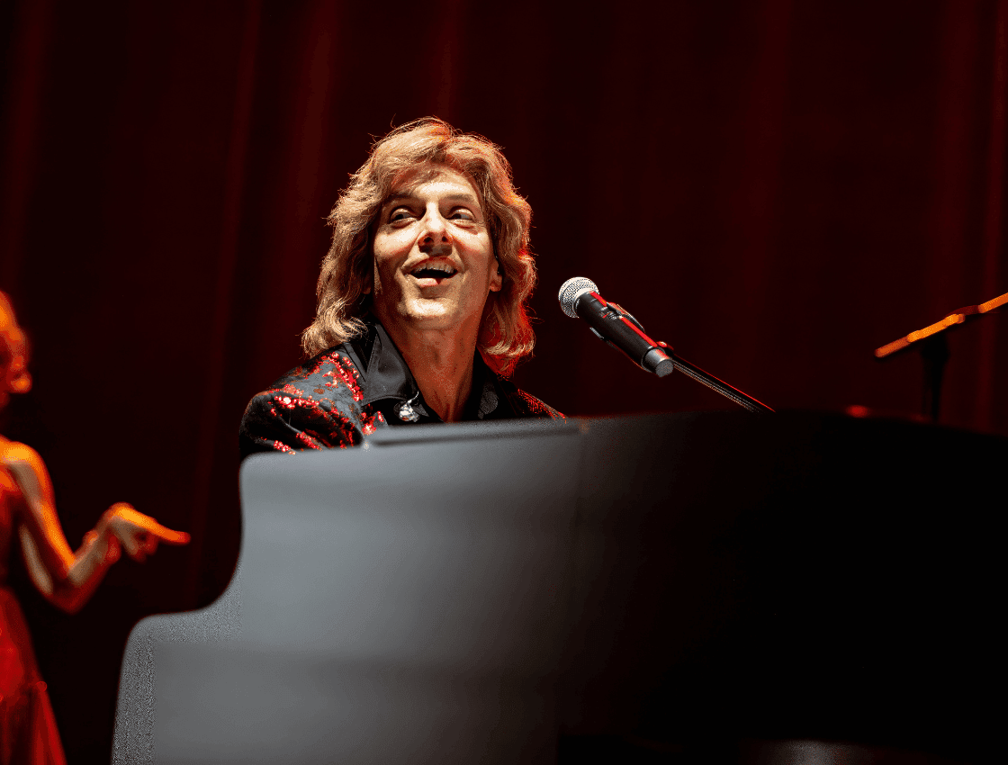 JOE HITE RECREATES BARRY MANILOW MUSIC IN ‘DAYBREAK: The Music and ...